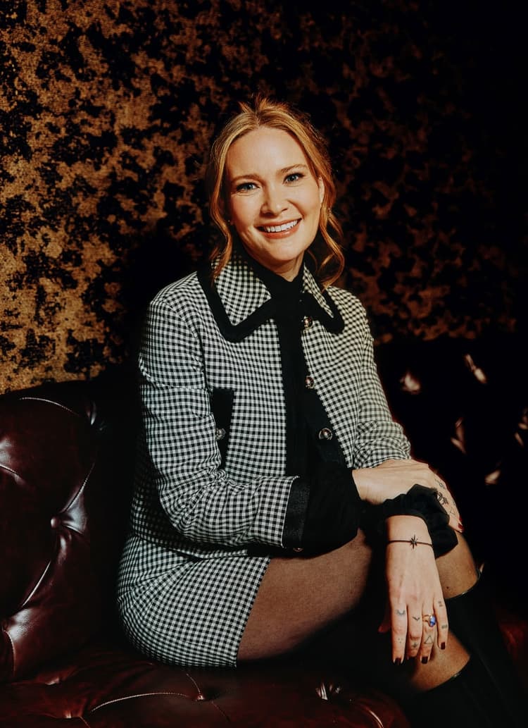 How to Read the Maasverse in 2025: 3 Proven Paths Through Sarah J. Maas ...